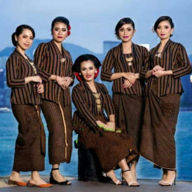 Jual Stelan Baju Lurik Wanita | Kebaya Lurik + Jarik Coklat | Baju Adat - Xl Baju Dan Jarik Di ...