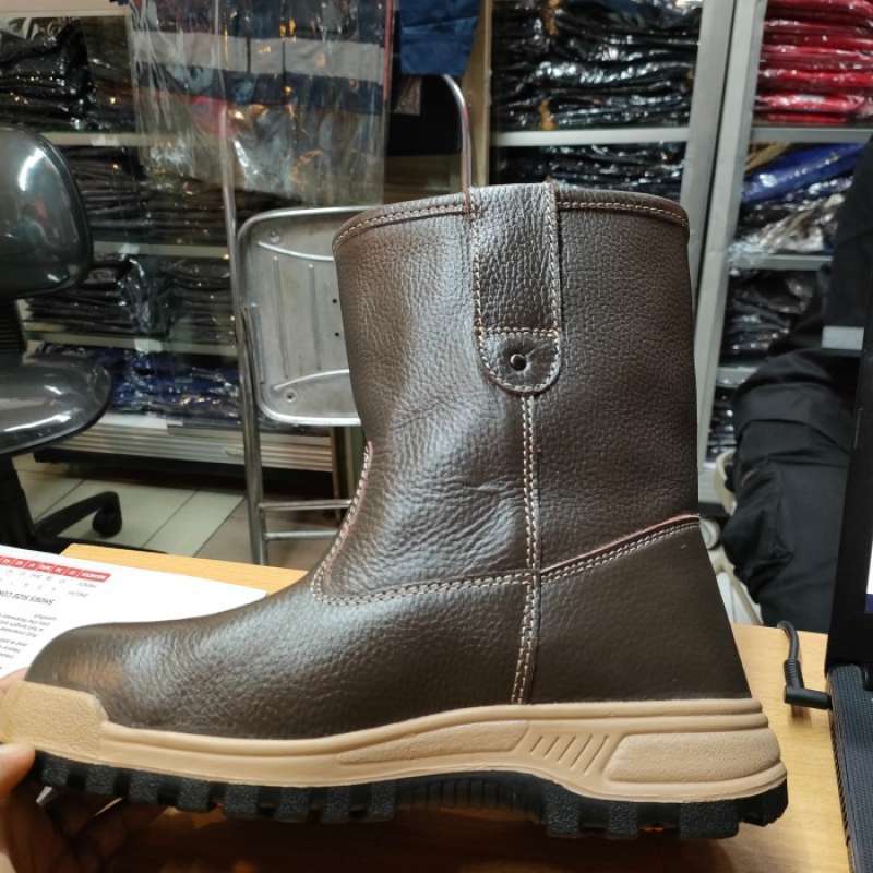 Jual Safety Shoes Safety Crasher Boot Tinggi Di Seller Prima Adaptor ...