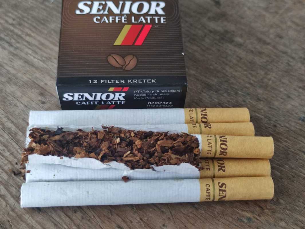Jual Senior Caffe Latte 12 Rokok Filter 1 Slop Di Seller Genta Books ...
