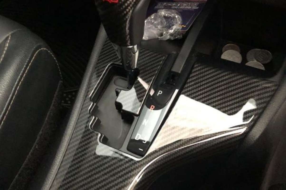 Promo Panel Cover Transmisi Gear Knob Innova Reborn Carbon Diskon 23% ...