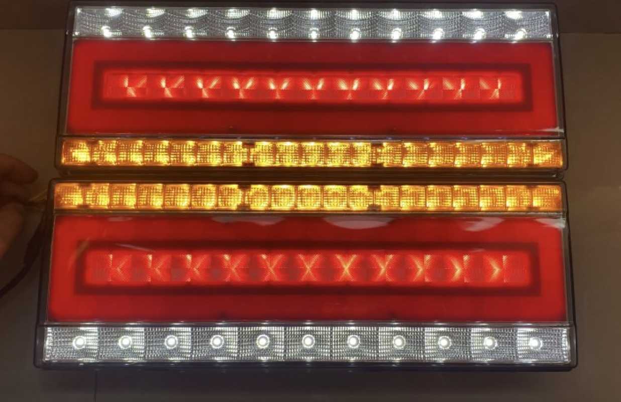 Promo Stop Lamp Truk 24 Volt Model Persegi Kecil - Ukuran 41cm Diskon ...