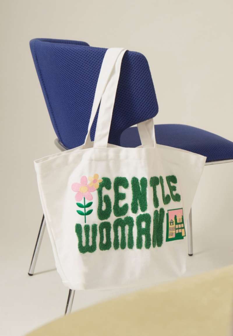 Promo GENTLE WOMAN Fluffy Tote Bag White Diskon 20% di Seller ...