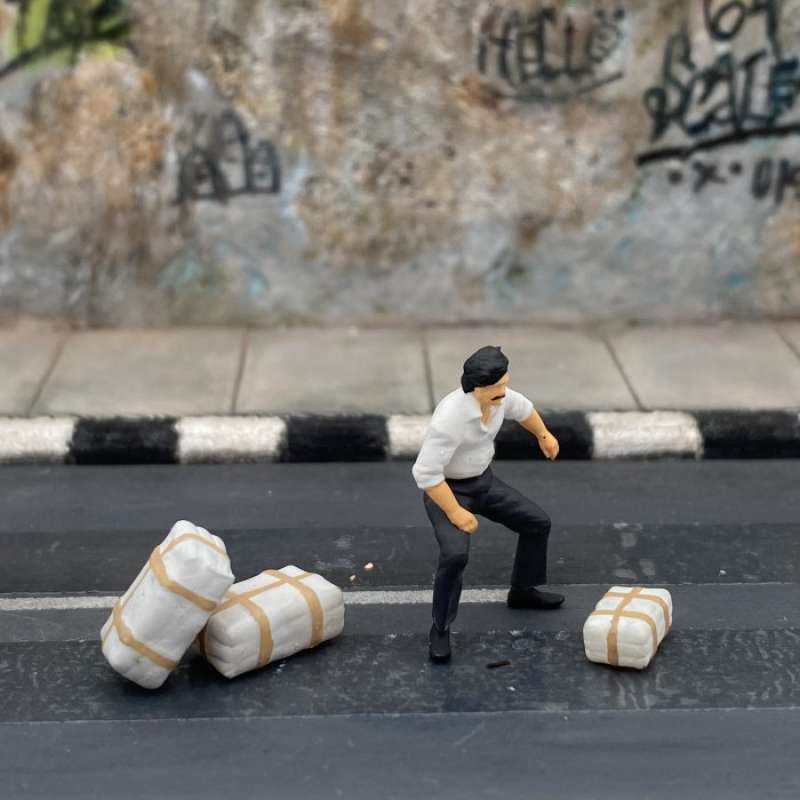 Promo Figure pablo escobar skala 1/64 hotwheels tarmac inno KS05 Diskon ...