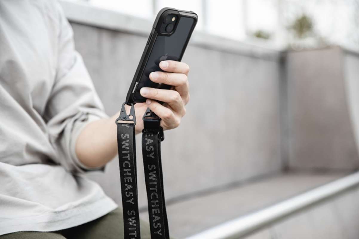 Promo Case iPhone 13 Pro Max Mini Switcheasy Odyssey With Lanyard - 13 Rainbow Diskon 15% Di ...