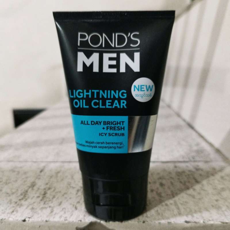 Promo Ponds Men Lightening Oil Clear 100g Diskon 10% di Seller MMOK ...