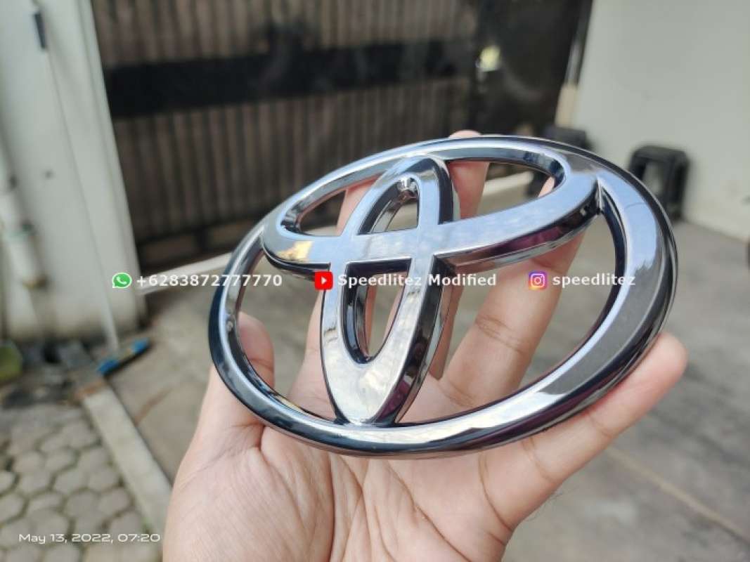 Promo Logo Emblem Black Chrome Belakang Toyota Innova / Logo ...