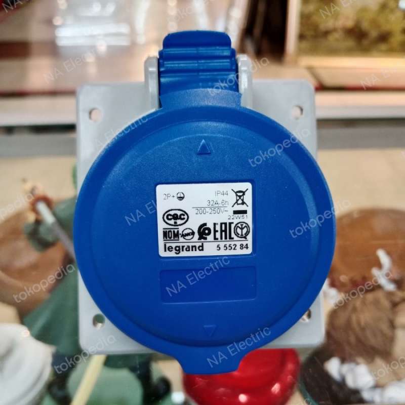 Jual Panel Mounting Socket Legrand 32a 3pin 2p+e 200-250v Ip44 555284 ...