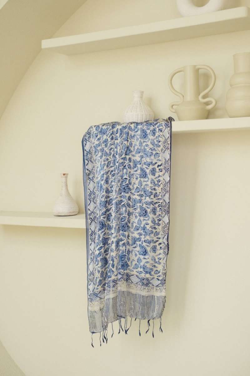 Jual Batik Ratu - Syal Batik Sutra Daun Tumbuh - Blue Di Seller ...