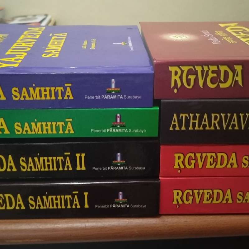 Jual Satu Set Lengkap 8 Buku Catur Weda Kitab Suci Agama Hindu Dharma ...