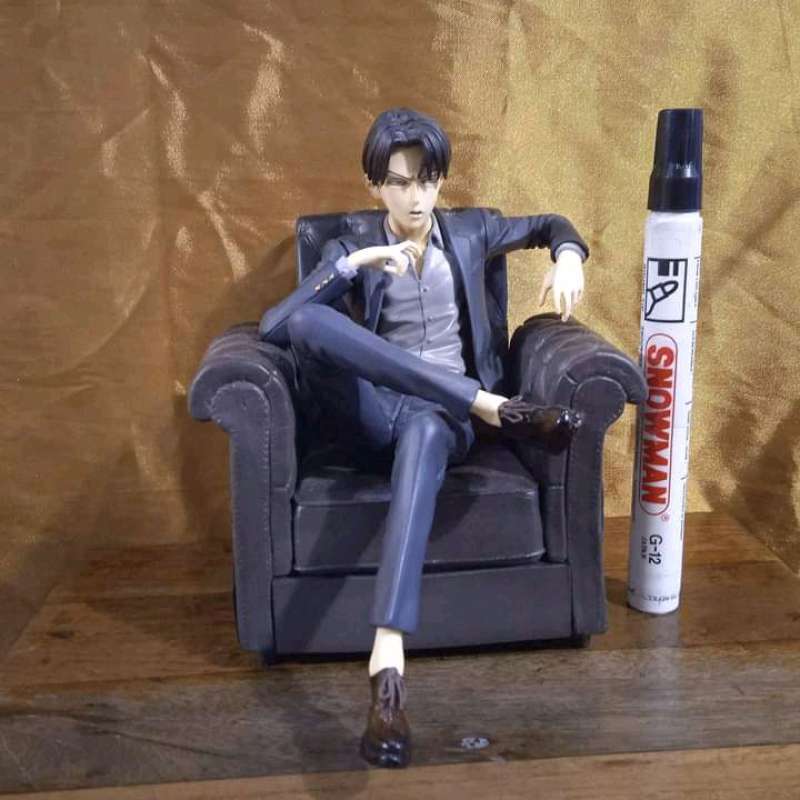 Jual static figure levi levy duduk sofa attack on titan tinggi sekitar ...