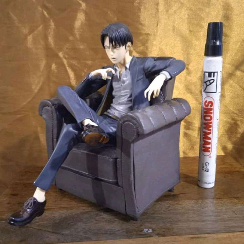 Jual static figure levi levy duduk sofa attack on titan tinggi sekitar ...