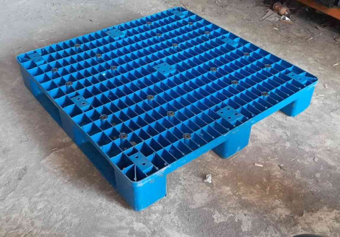 Jual Pallet Plastik Bekas Medium Duty Palet Plastik Second Di Seller ...
