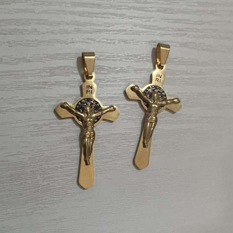 Jual Liontin Salib Benediktus Titanium Gold Barang Rohani Yesus Kristus ...