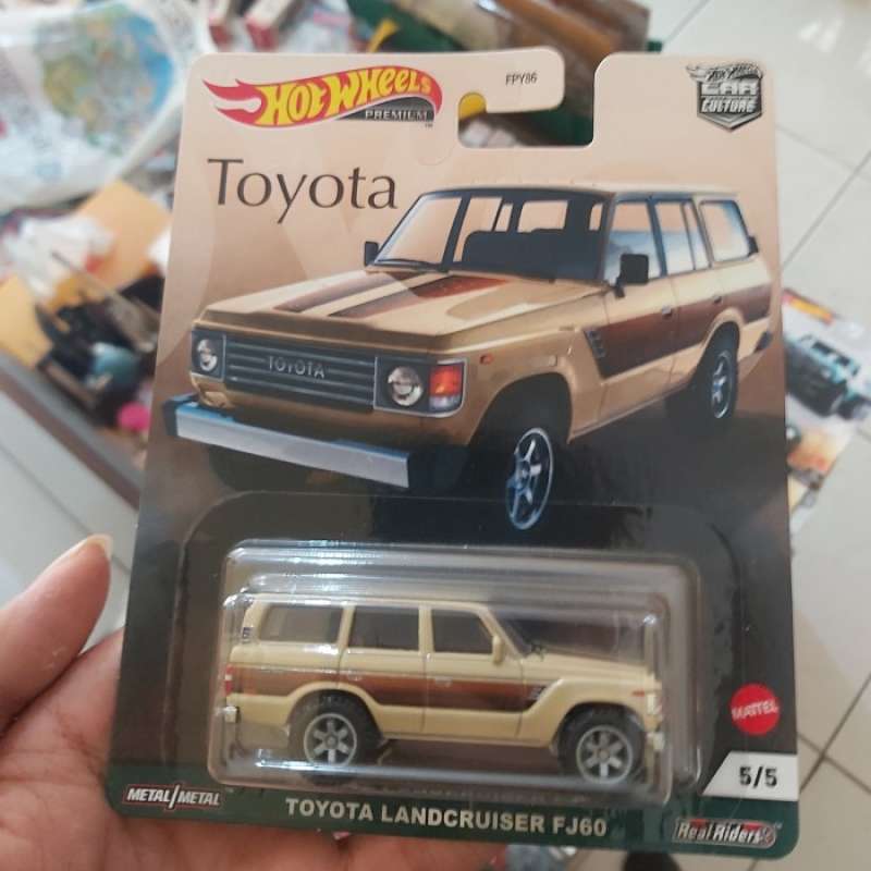 Promo Hot Wheels Toyota Land Cruiser FJ60 Cream Car Culture Diskon 23% ...