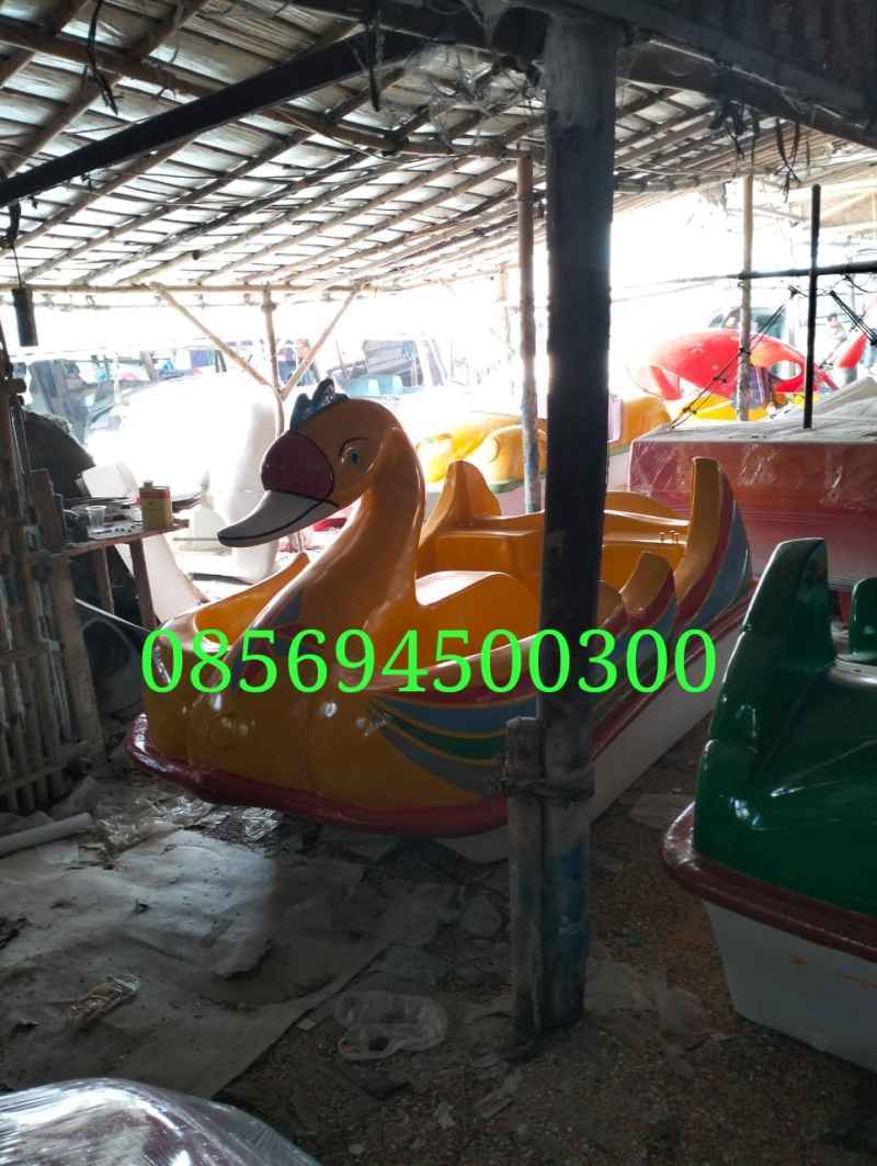 Jual Sepeda Air Bebek Bebekan Sedang,perahu Wisata Air Goes,perahu ...