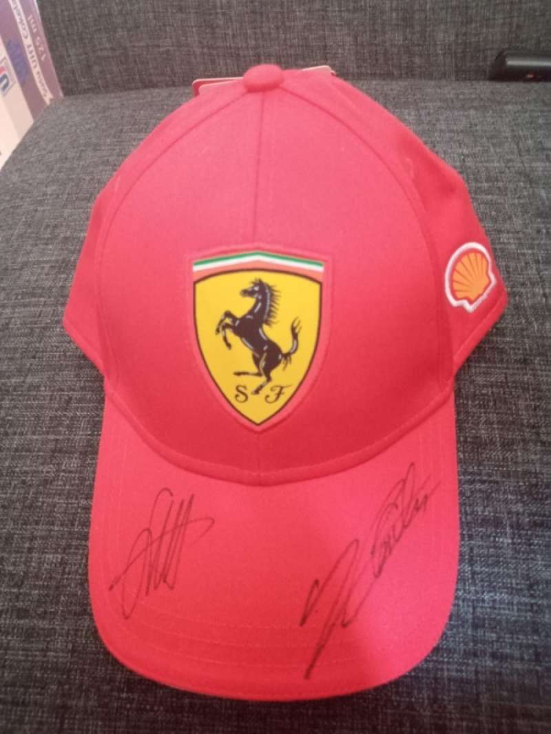 Jual Topi F1 Ferrari Tanda Tangan Asli Charles Leclerc Sebastian Vettel ...