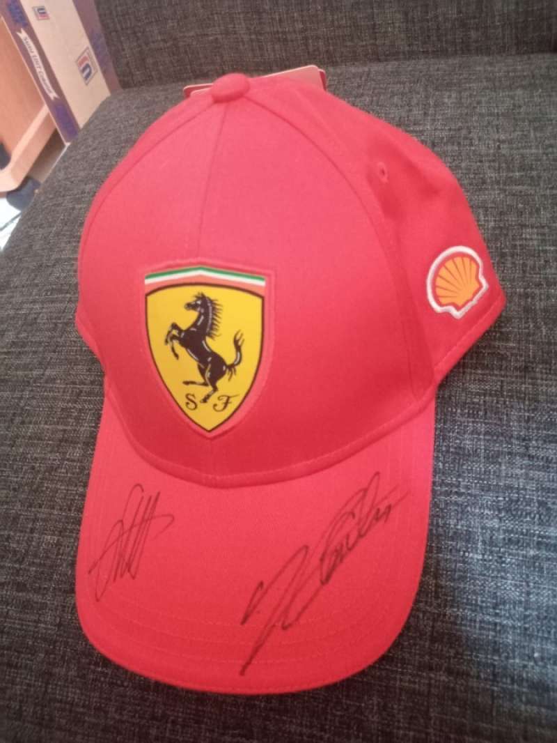Jual Topi F1 Ferrari Tanda Tangan Asli Charles Leclerc Sebastian Vettel ...