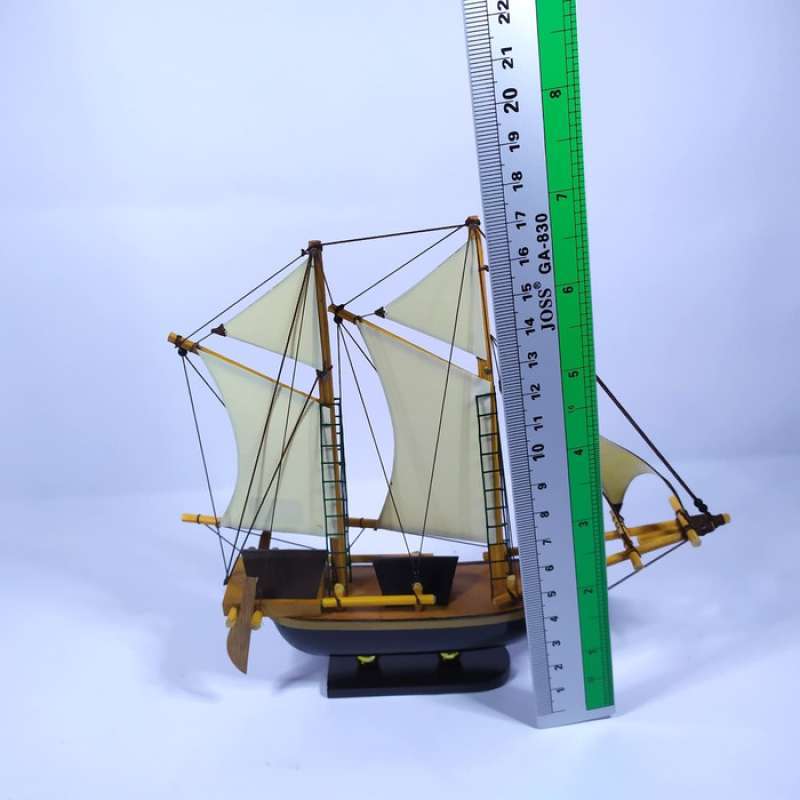 Jual Miniatur Kapal Pinisi Khas Sulawesi 18 Cm Di Seller Sulawesi ...
