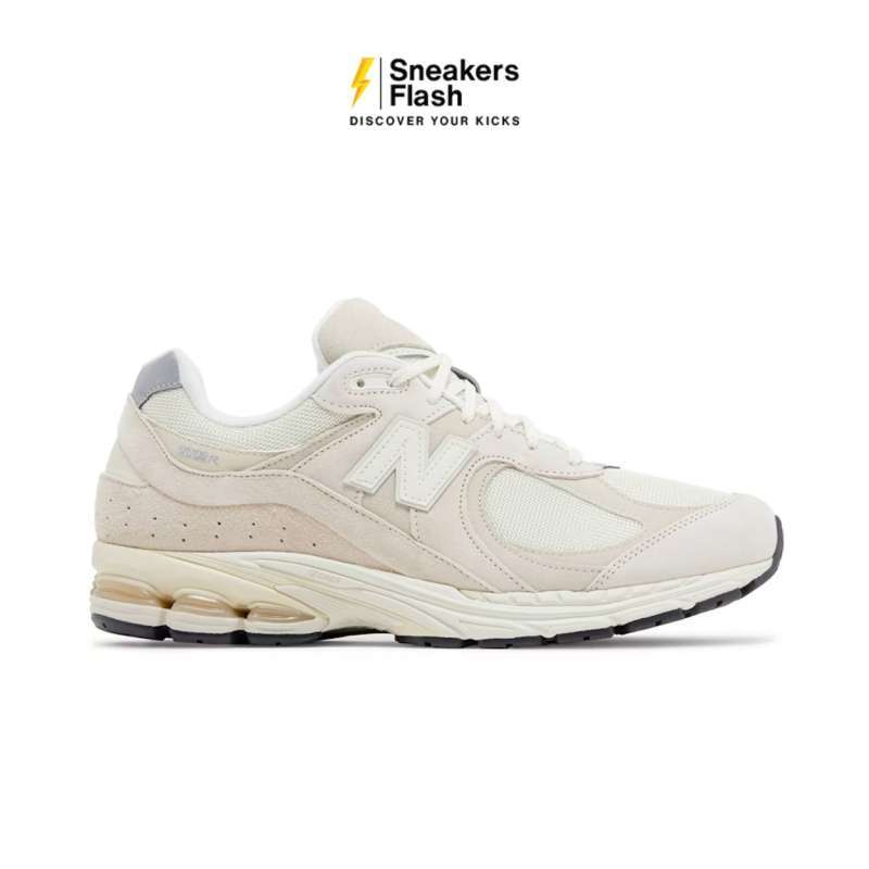 Promo Sepatu Sneakers Pria New Balance Lifestyle 2002r Cream - M2002rcc ...