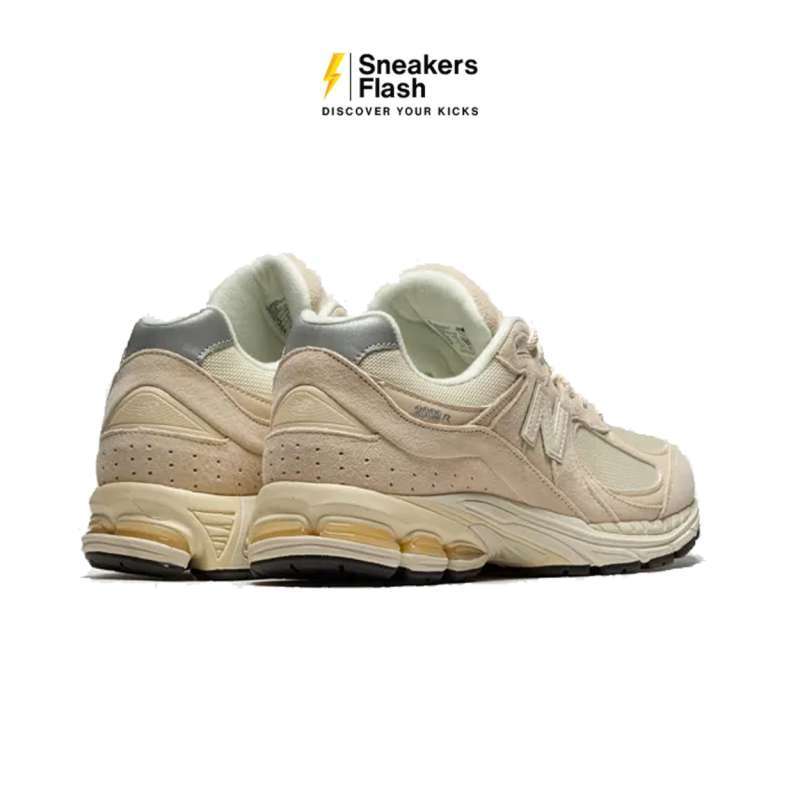 Promo Sepatu Sneakers Pria New Balance Lifestyle 2002r Cream - M2002rcc ...