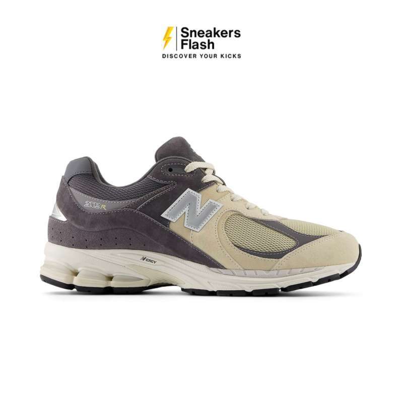 Promo Sepatu Sneakers Pria New Balance Lifestyle 2002r V1 Sandstone ...