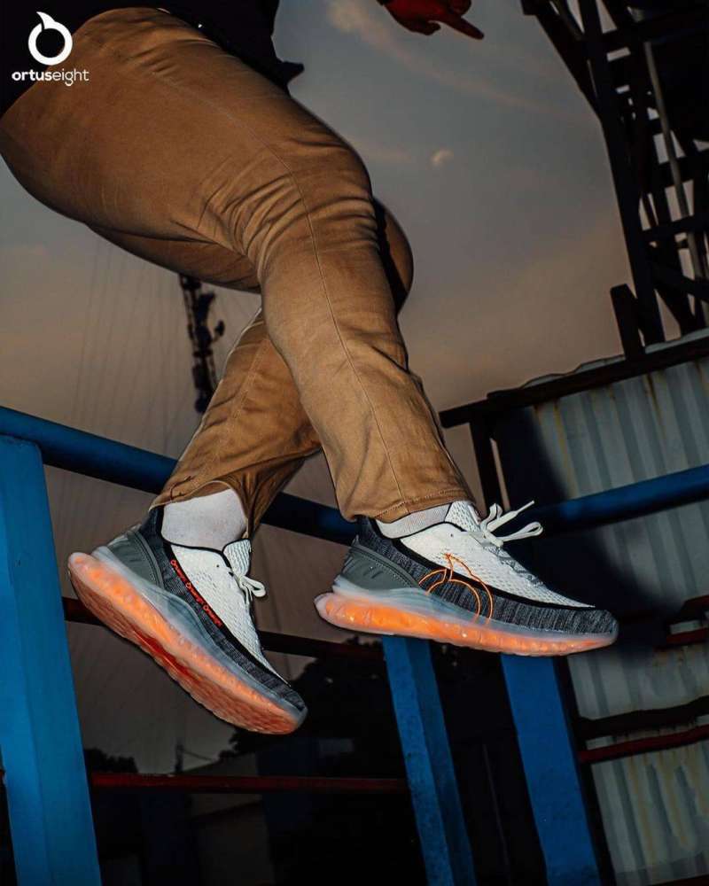Promo Ortuseight Revere White Carbon Otrange Sneakers Sepatu Running ...