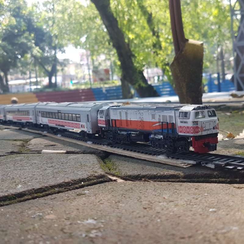 Promo Paket miniatur set loko dan kereta railking skala HO 1/87 by mang ...