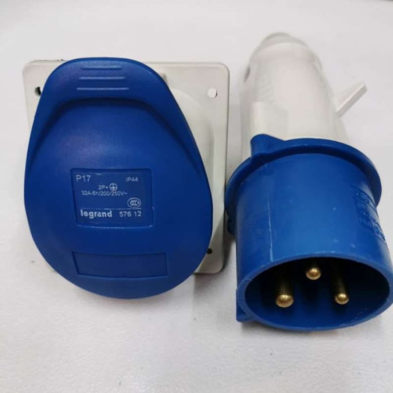 Promo Legrand 555284 Panel Mounting Socket 1 Phase 32a 3 Pin Ip44 2p+e ...