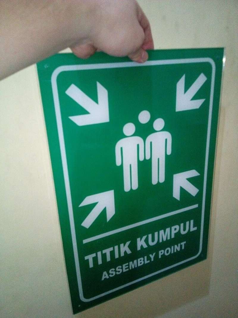 Promo papan acrylic titik kumpul k3 assembly point Diskon 33% di Seller ...