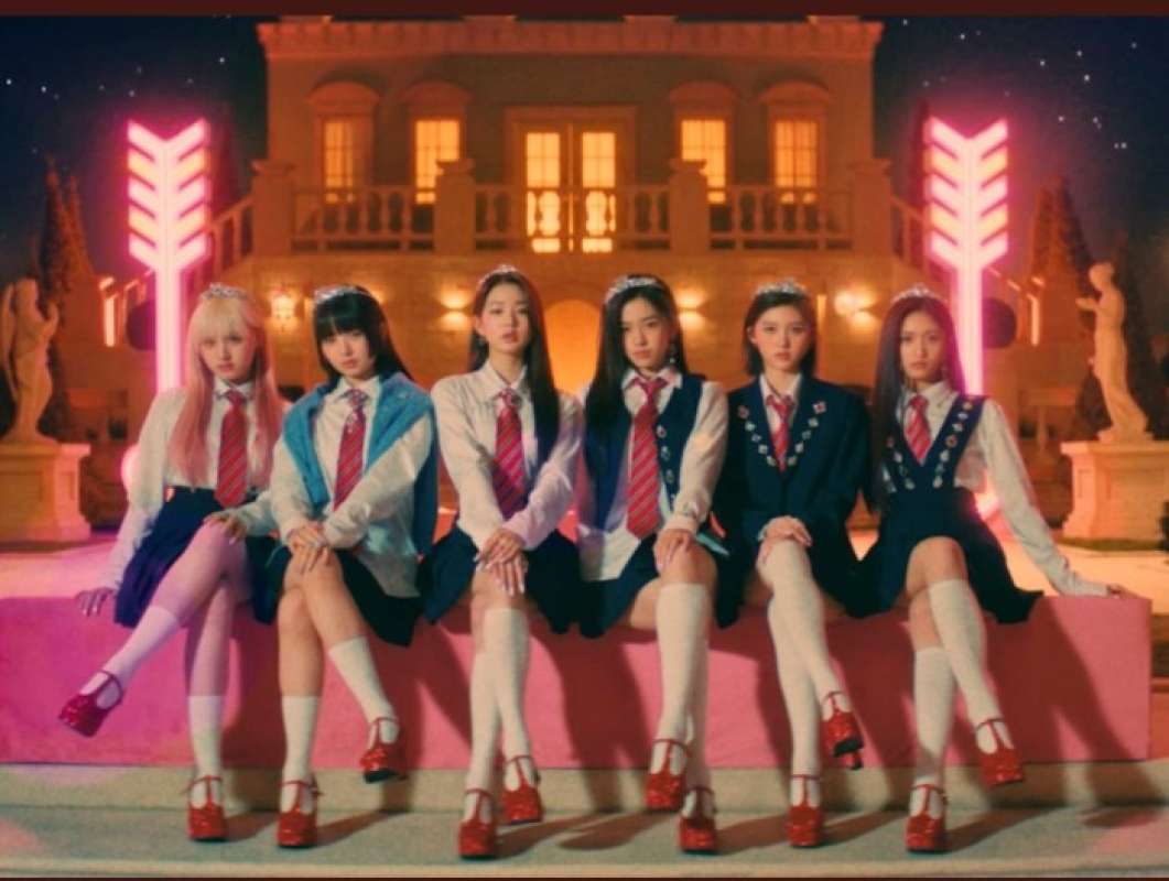 Jual IVE - The 2nd Single Album [LOVE DIVE] (PHOTOBOOK) di Seller ...