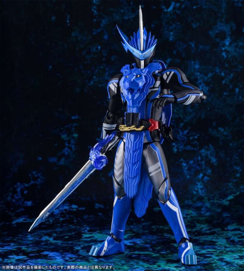 Jual [bandai] Shf Kamen Rider Blades Lion Senki - Blade Figuarts Saber ...
