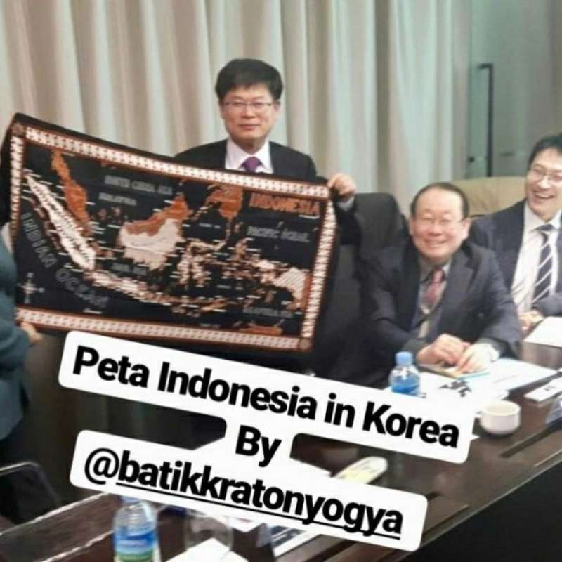 Promo Taplak Meja/hiasan Dinding Batik Peta Indonesia Diskon 33% Di ...