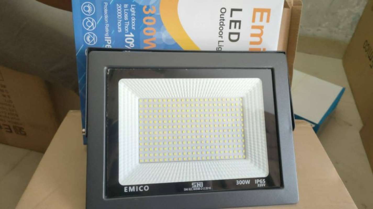 Promo Lampu Sorot 300w Putih Emico/lampu Tembak Led 300 Watt Ip65 Emico ...