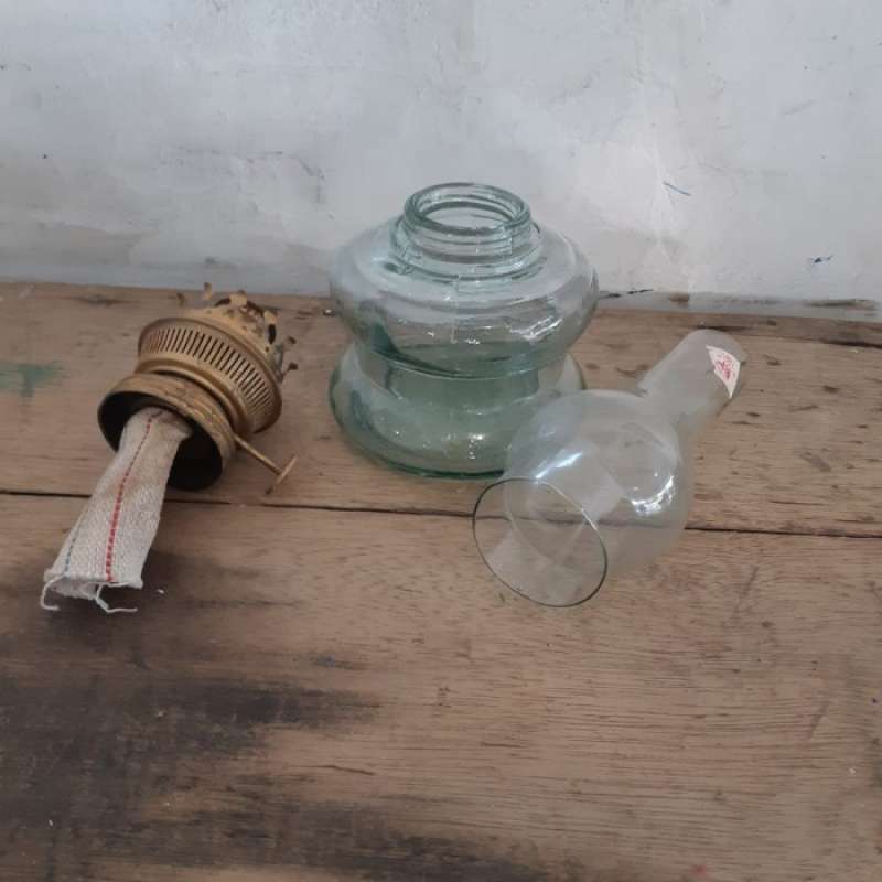 Jual Lampu Teplok Minyak Tanah Kaca Jadul Besar Di Seller Regstore ...