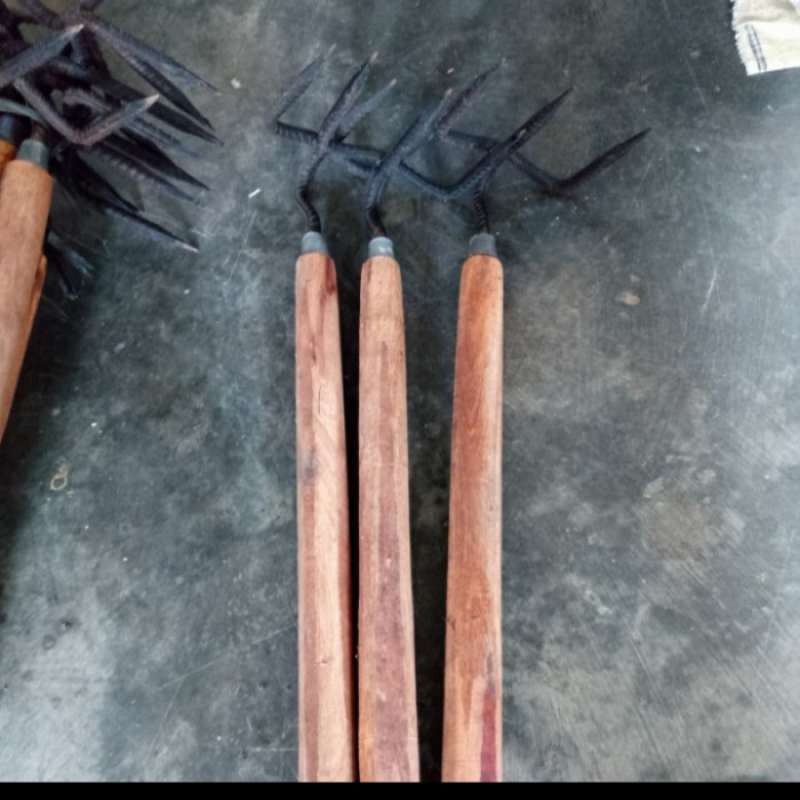 Jual cangkrang garukan sampah/garpu tanah kebun dan got di Seller ...
