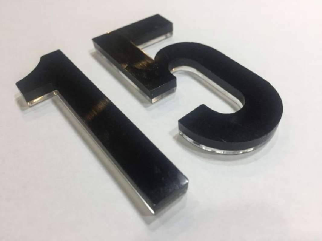 Jual Huruf Timbul / Huruf Akrilik 2 Warna Tinggi 20 Cm Tebal 10 Mm Di ...