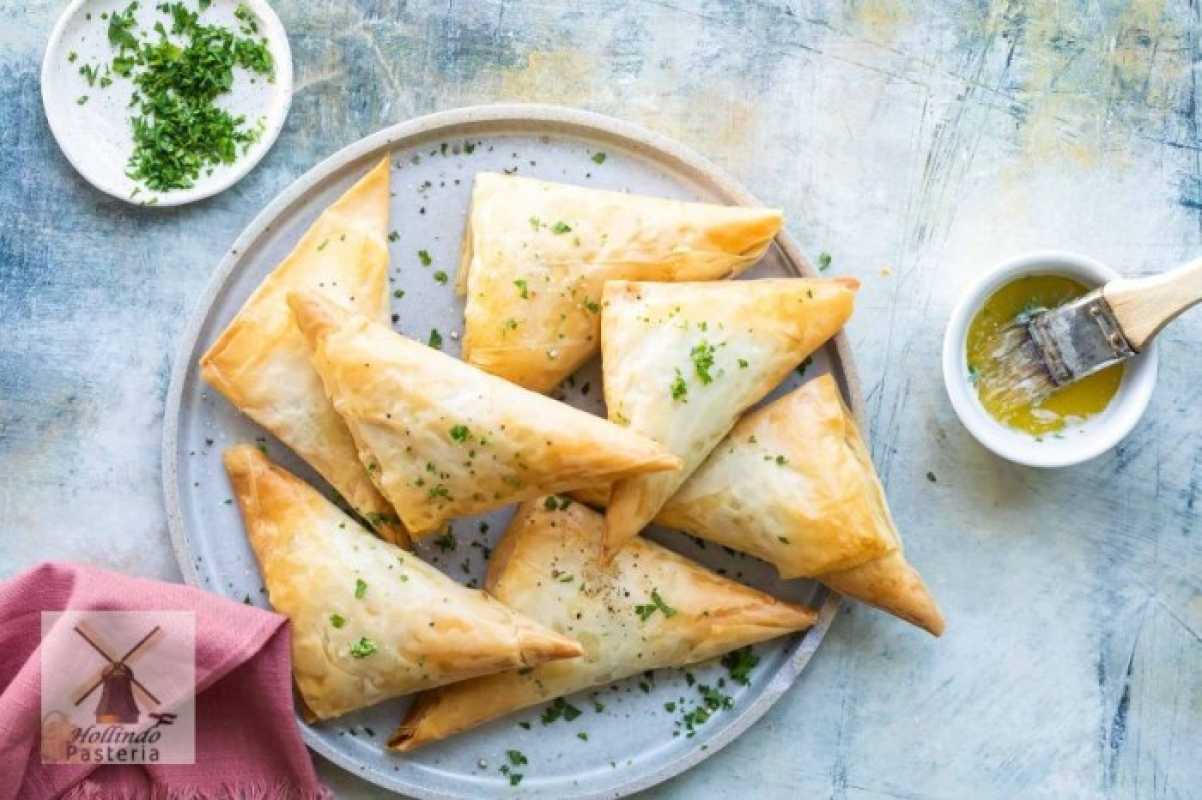 Jual Spanakopita [greek Spinach Cheese Puff Pastry Triangles] Di Seller ...