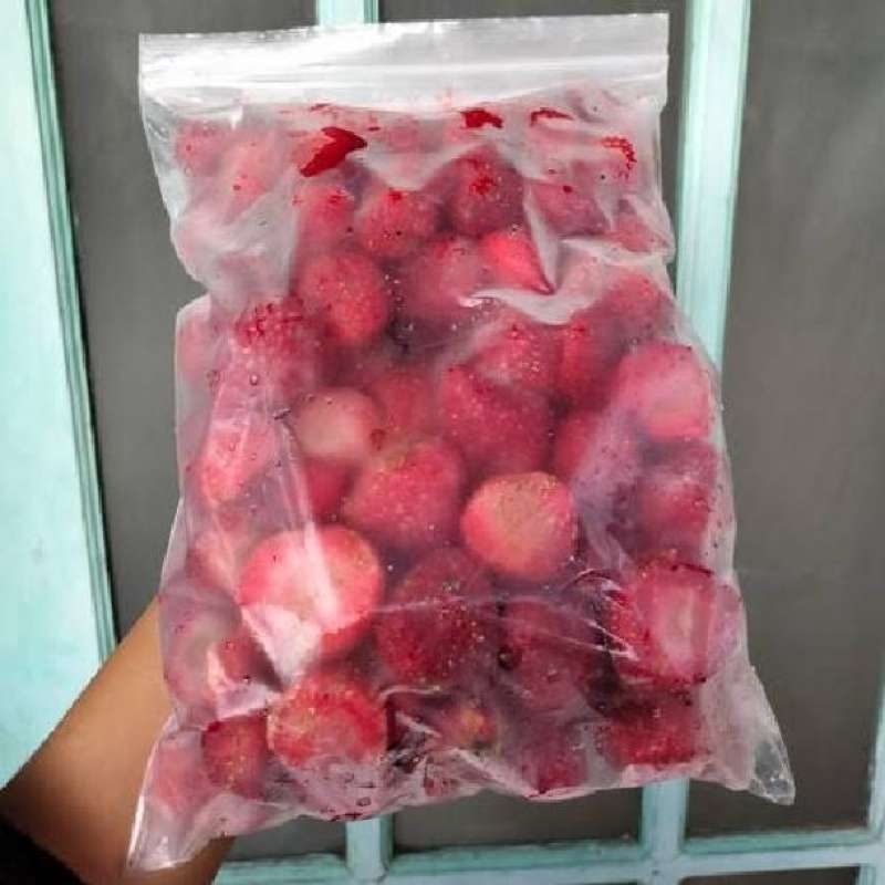Jual Stawberry frozen 1 kg untuk jus atau minuman SEMARANG GOSEND di ...