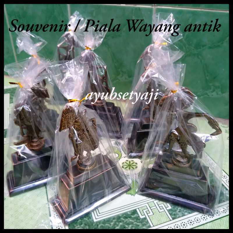 Jual Souvenir Piala Wayang Kuningan Pandawa Punakawan Krisna Baladewa ...