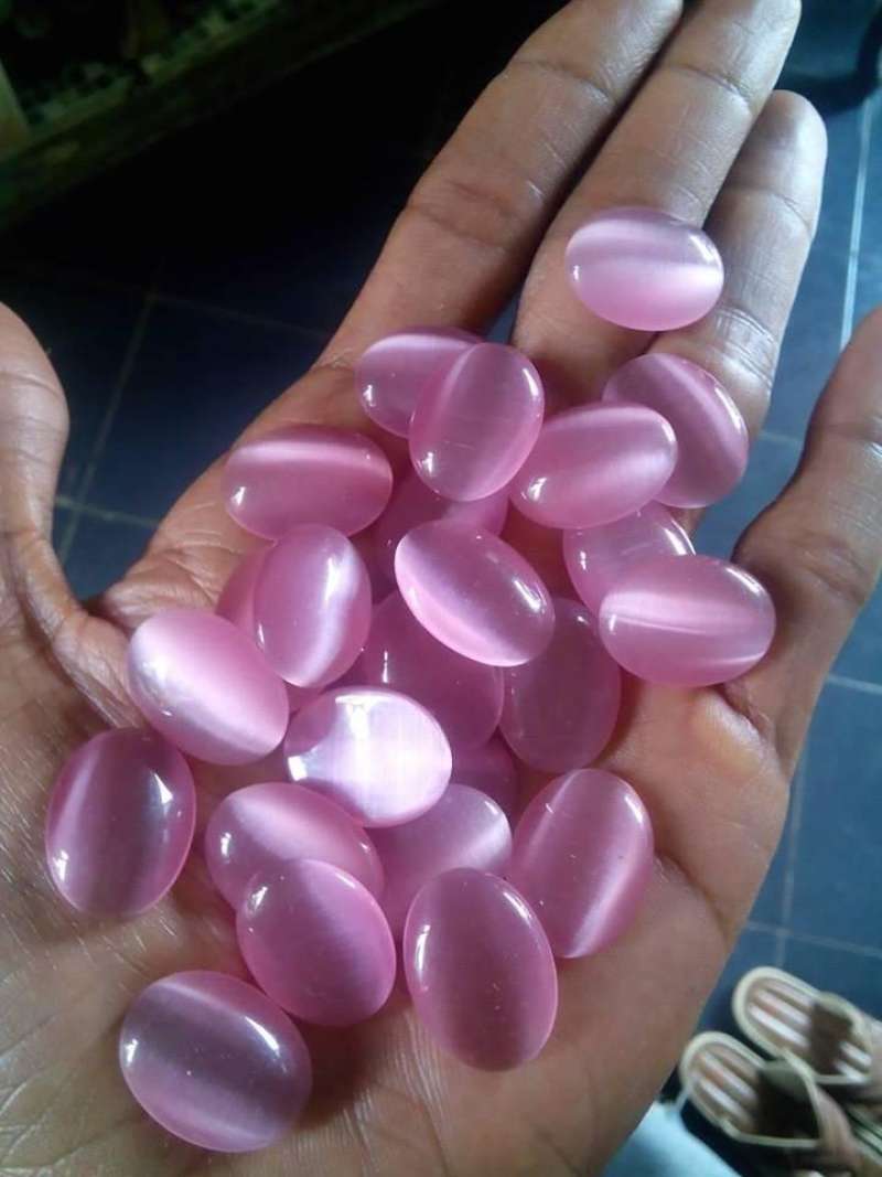 Batu Mata Kucing Ungu