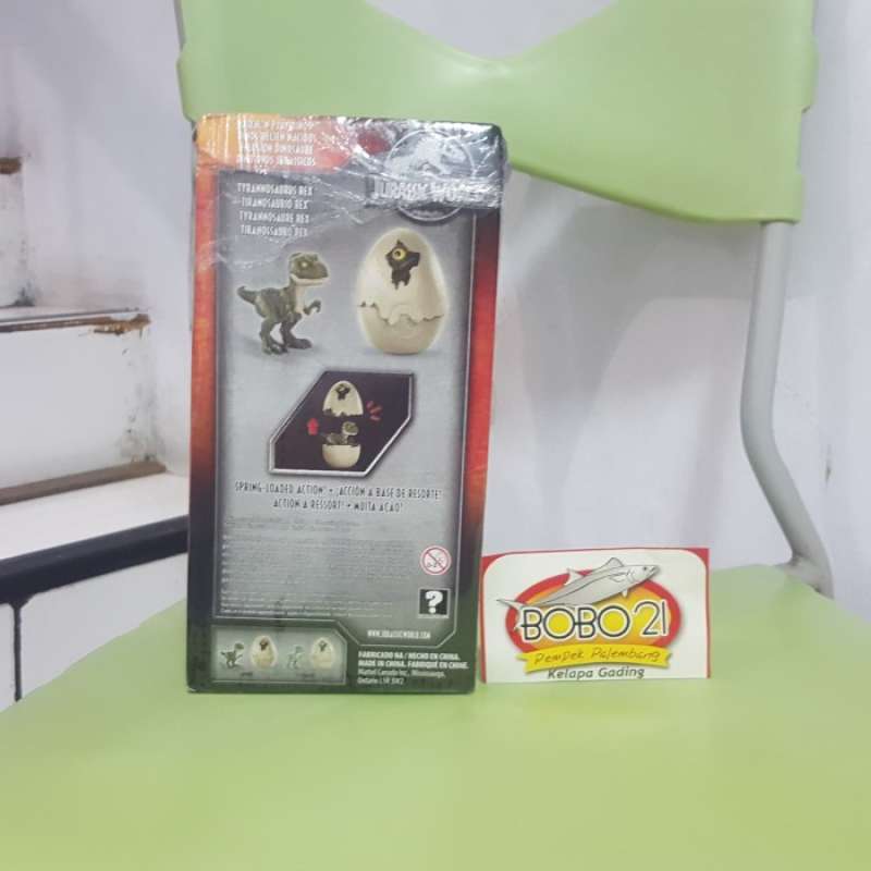 Jual jurassic world tryannosaurus rex t rex hatch n play dino rival ...