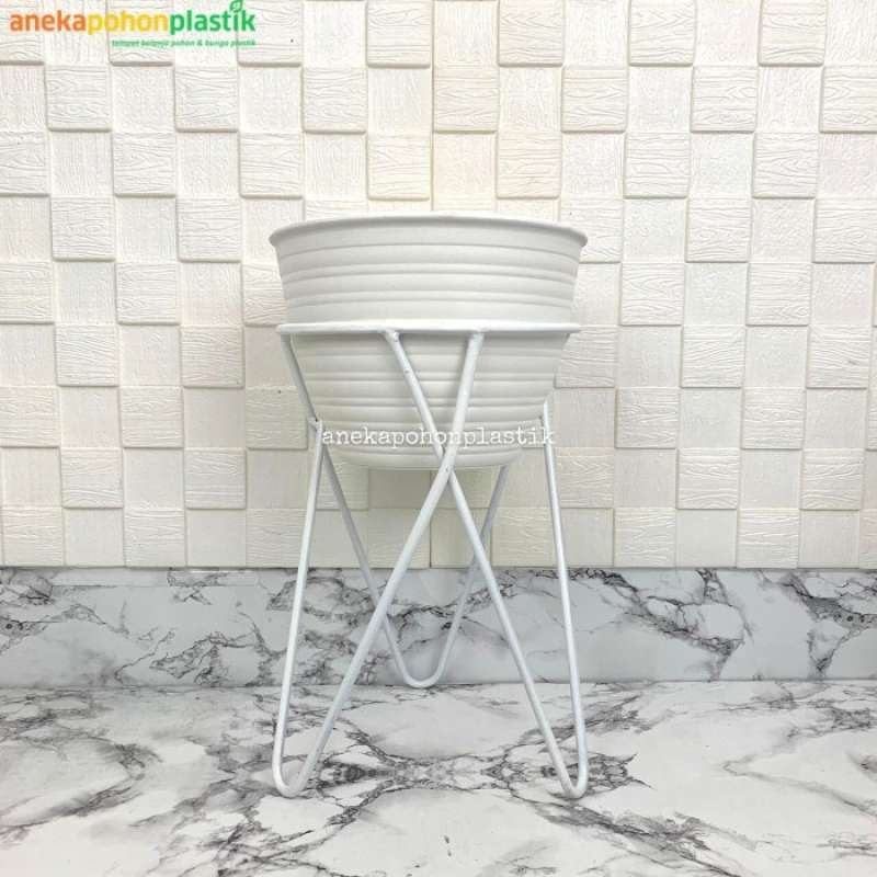 Promo Standing Pot Besi Kaki Tiga T30cm + Vas Tawon Putih D21 Diskon 33 ...