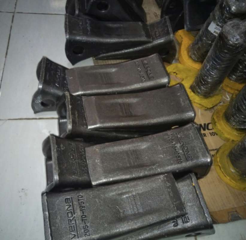 Jual Kuku Bucket Pc200 Verona Warna Besi Di Seller Aghanim - Cengkareng ...