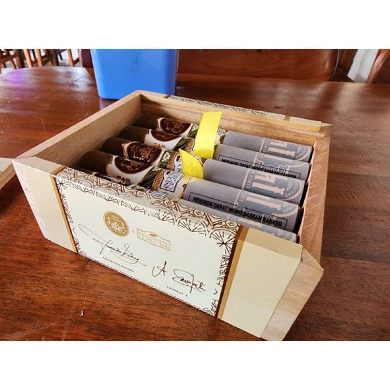 Jual Sultan Icc [ Wooden Box 10 Sticks ] Limited Edition Indonesian ...