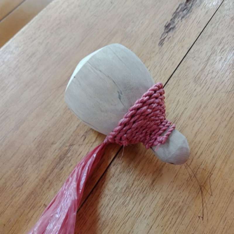 Promo Mainan Gasing Gangsing Kayu - Gasing Jadul Kayu Diskon 23% di ...