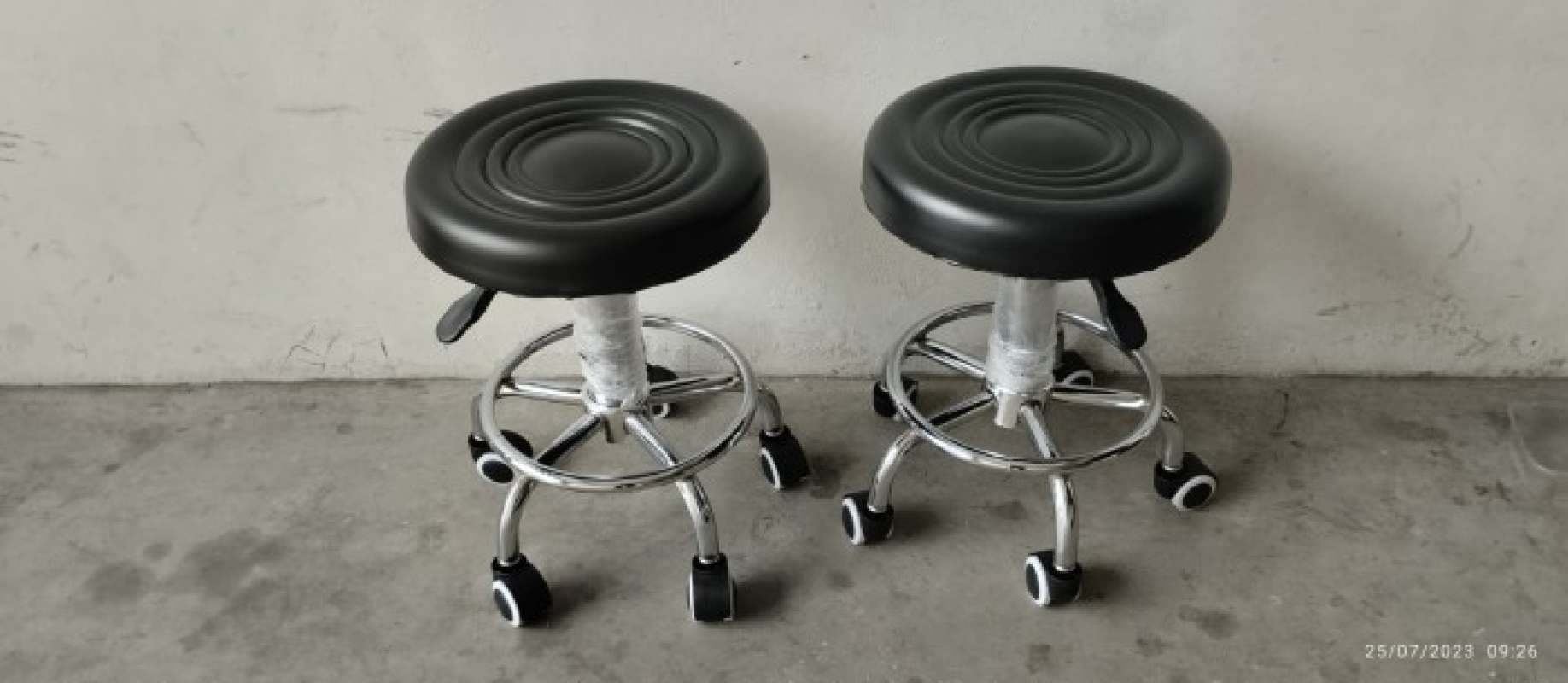 Jual KURSI SALON HIDLOLIK BULAT / KURSI COUNTER / KURSI LAB RODA ...