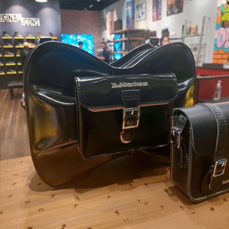 Jual Sale!!! Tas Docmart Dr Martens Satchel Black Love New Original Di ...