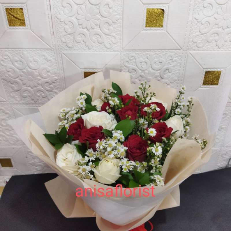 Promo Hand Buket Mawar Merah & Putih. Diskon 23% Di Seller Walima Store ...
