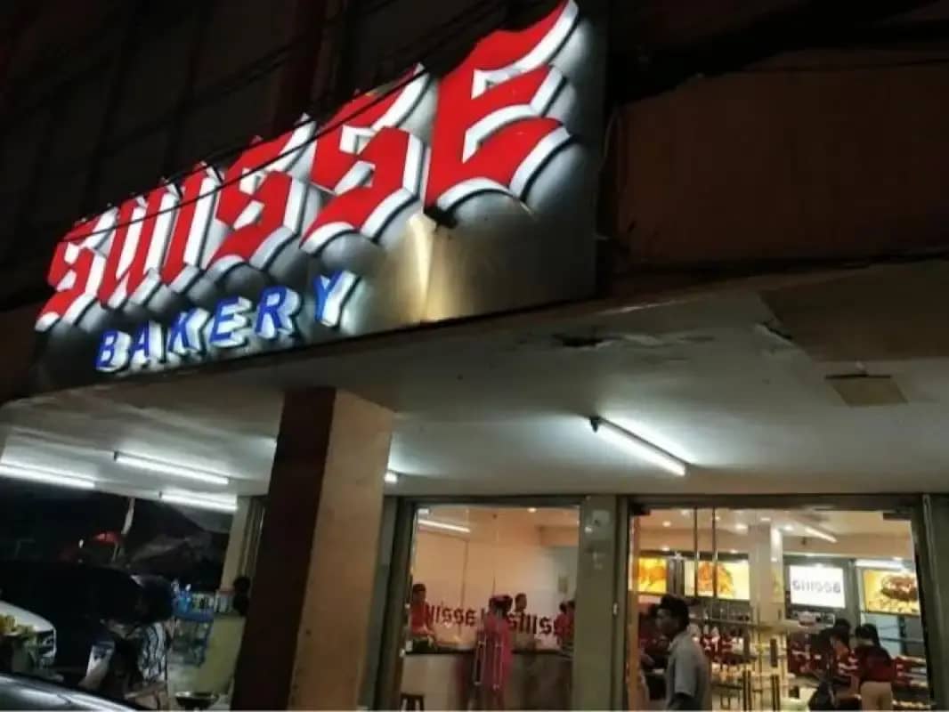 Jual Suisse Bakery Roti Asin Manis / Sweet Savoury Jadul Sejak 1978 ...