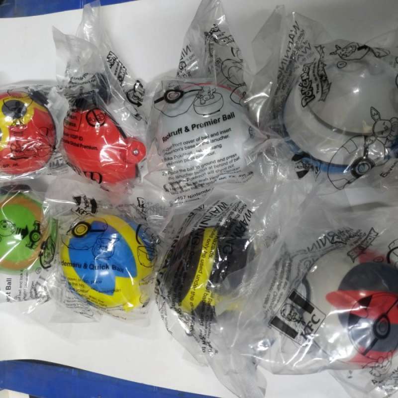Promo pokemon pokeball KFC meal set 8 ball Diskon 23% di Seller Izara ...